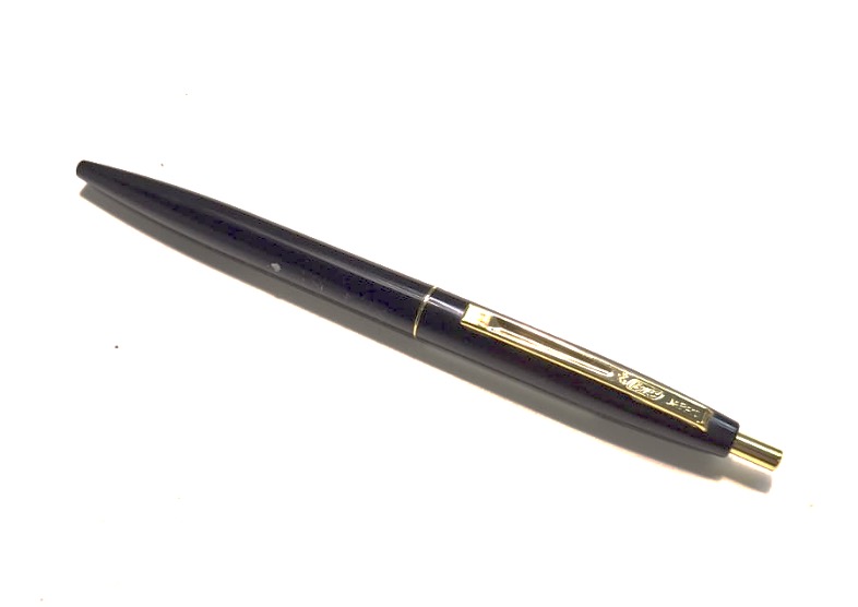 BiC Japan Clic Gold Ballpoint Pen: Ordinary, not!